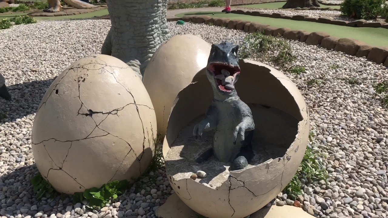 Dinosaur adventure golf, Clifton hill - YouTube