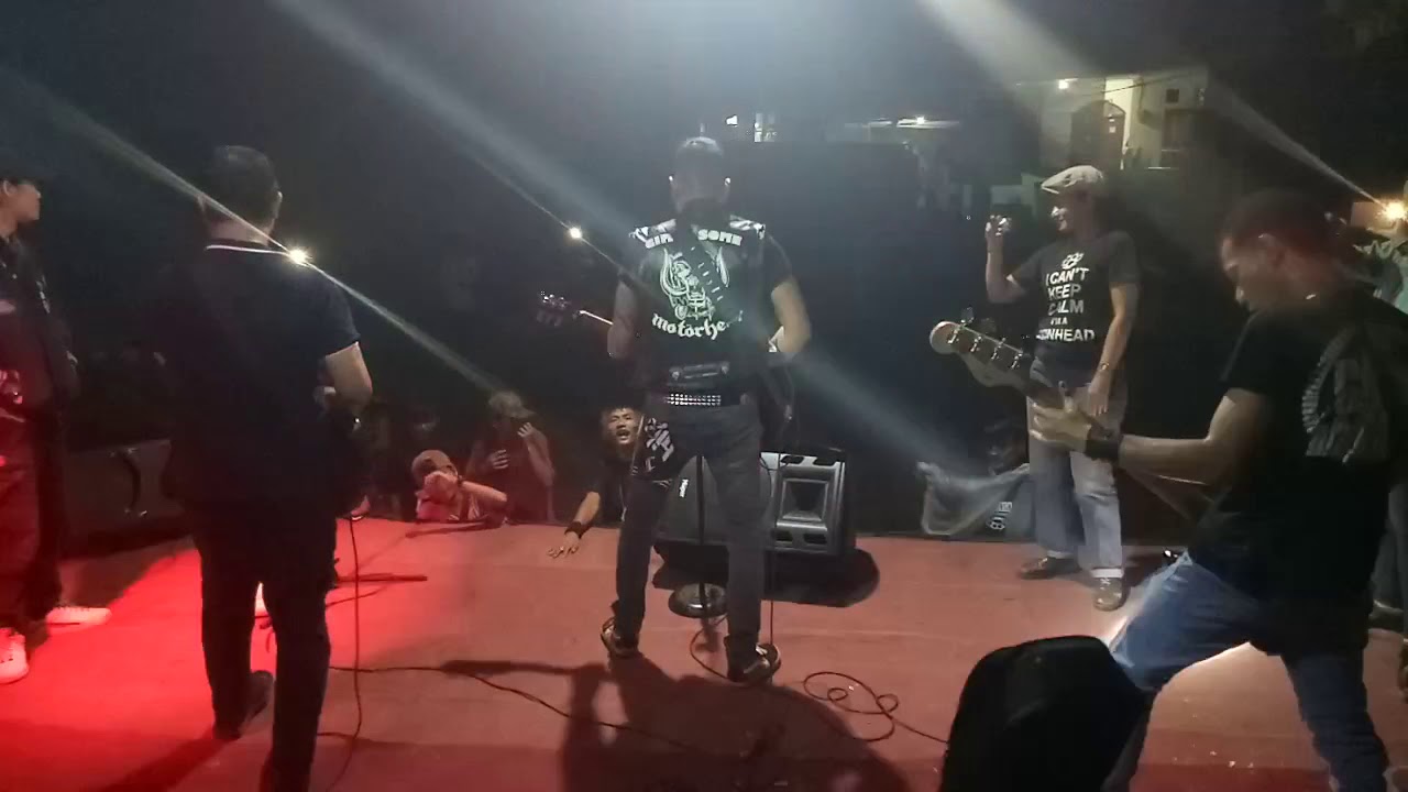 Error crew - Terserah (live at parigi baru) - YouTube