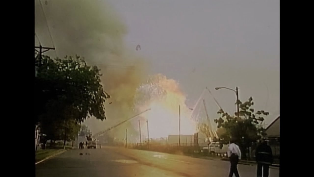 St. Louis Truck Depot Explosion Of 1997 - YouTube