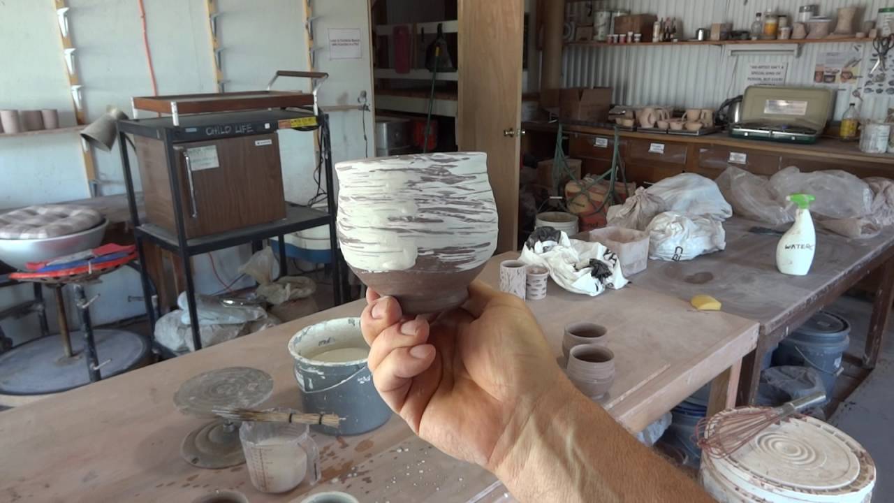 SIMON LEACH POTTERY TV - Adding white slip (hakeme) - YouTube
