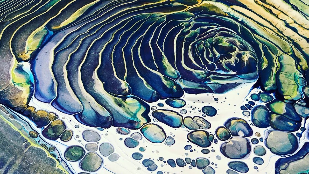 My new cloud Pour/Acrylic Pour *In The Middle* - YouTube