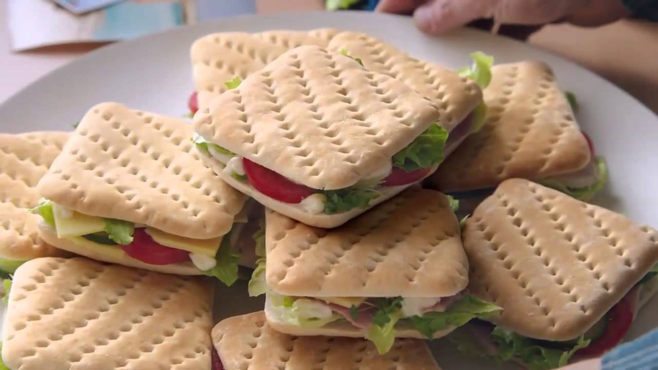Kingsmill sandwich thins advert with John Thomson - YouTube