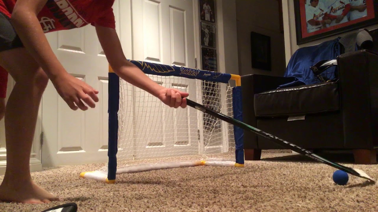 Knee hockey - YouTube