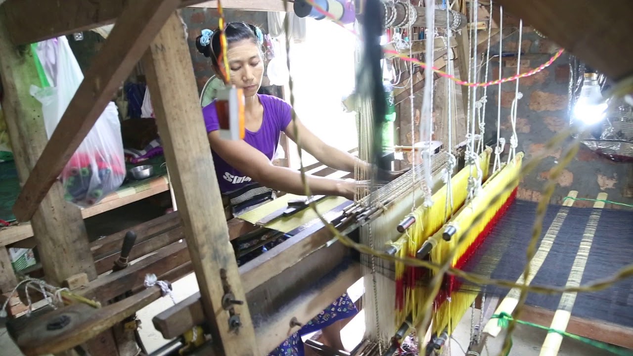 Puanchei: Backstrap weaving of Mizoram: Process - YouTube