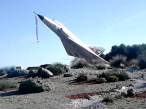 Orange, rond point de l avion - YouTube