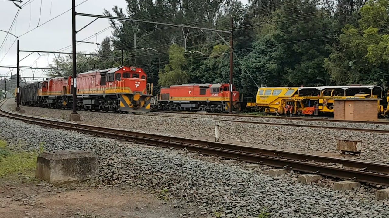 Transnet class 35GM diesel locomotives at Boughton station. - YouTube