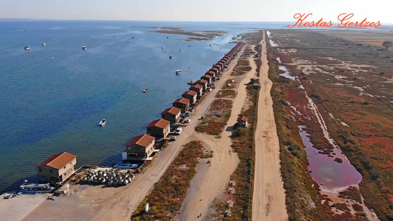 ΚΑΛΥΒΕΣ ΨΑΡΑΔΩΝ στο ΔΕΛΤΑ ΑΞΙΟΥ (DRONE). FISHERMEN'S HUTS, AXIOS RIVER ...