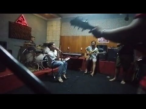 GIGI - SEBELAS JANUARI COVER BY ANDRI WASIS HANDOKO AND FRIENDS - YouTube