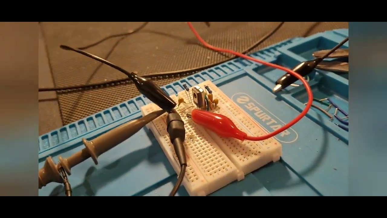 Crystal Oscillator D882P Test - YouTube