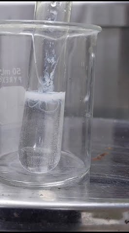 Formación de precipitado de AgCl, nitrato de plata + cloruro de sodio # ...