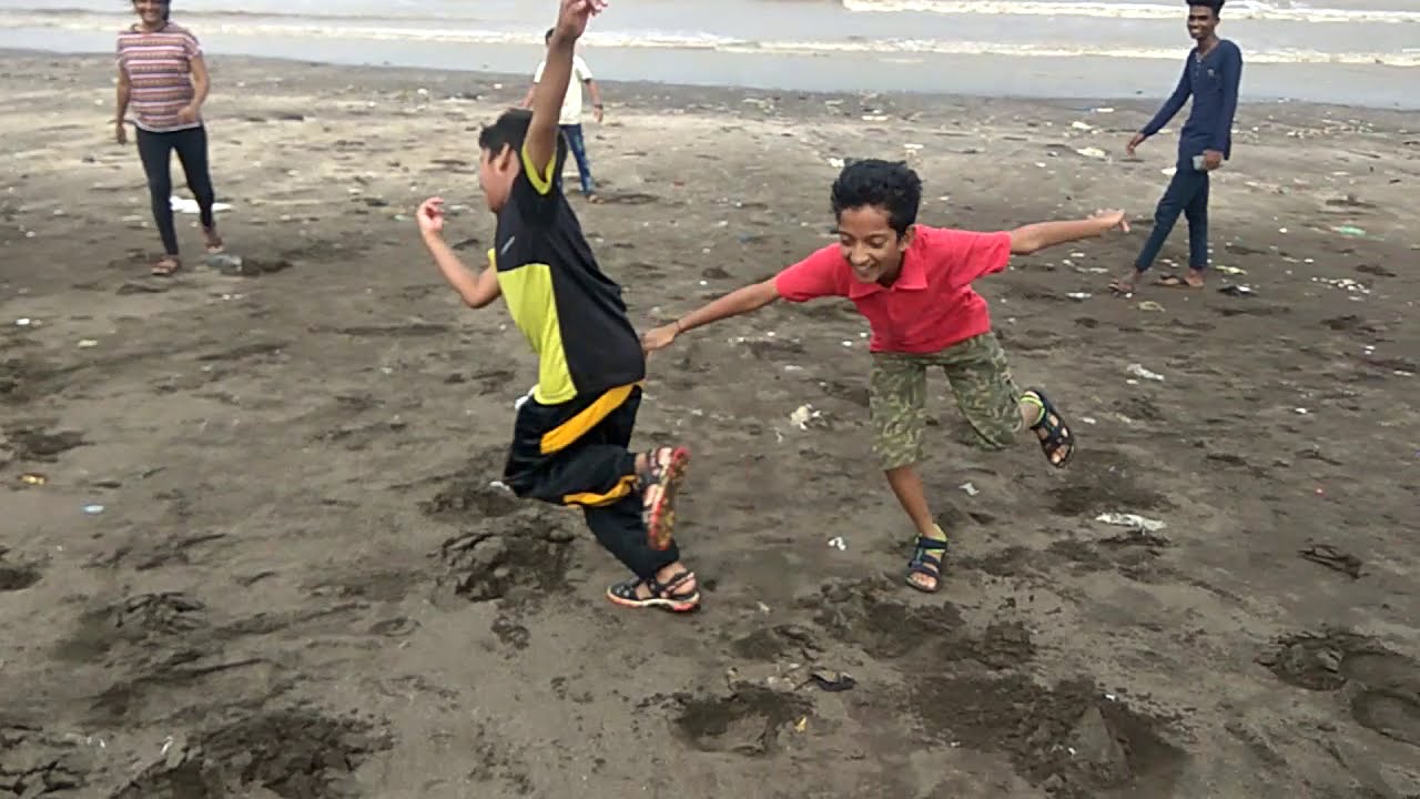 playing India's famous game PAKDA PAKDI with our students 😍 - YouTube