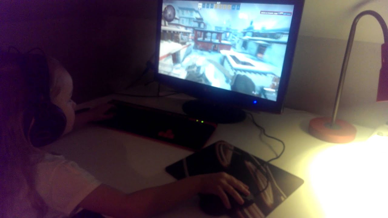 Little girl playing CS:GO - YouTube