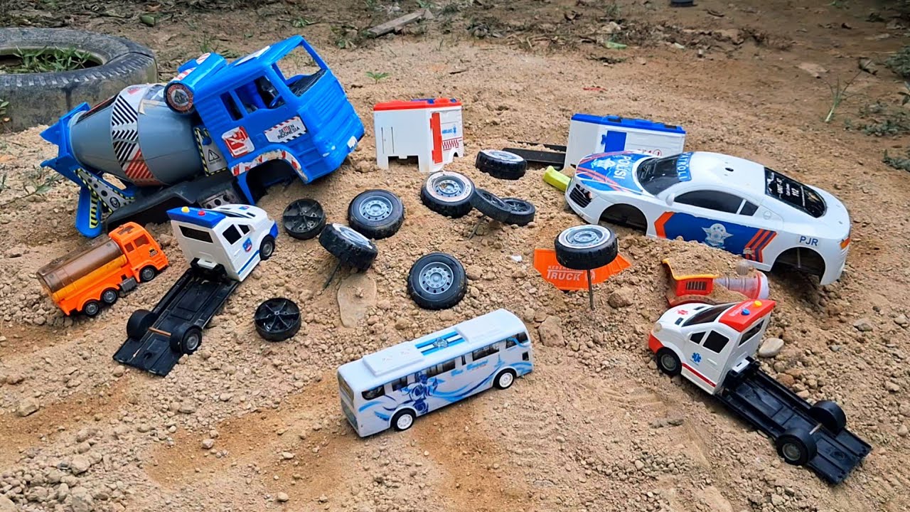 Mencari & Merakit Mainan Rusak | Mobil Polisi, Mobil Ambulans, Truk ...