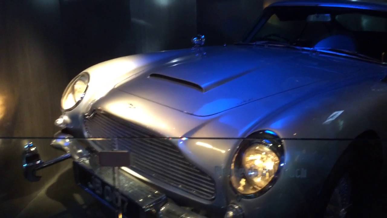 007 Aston Martin DB5 Front Firing Guns Spy Museum - YouTube