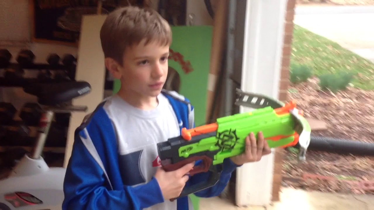 Awesome Nerf Gun Battle - YouTube