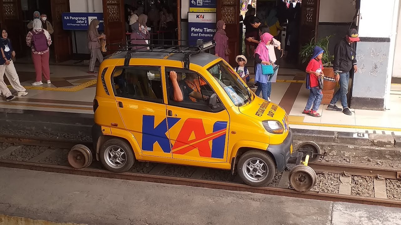 MOBIL BERJALAN DI REL ?? MOMENT LANGKA TAK TERDUGA Lori Mobil Di ...