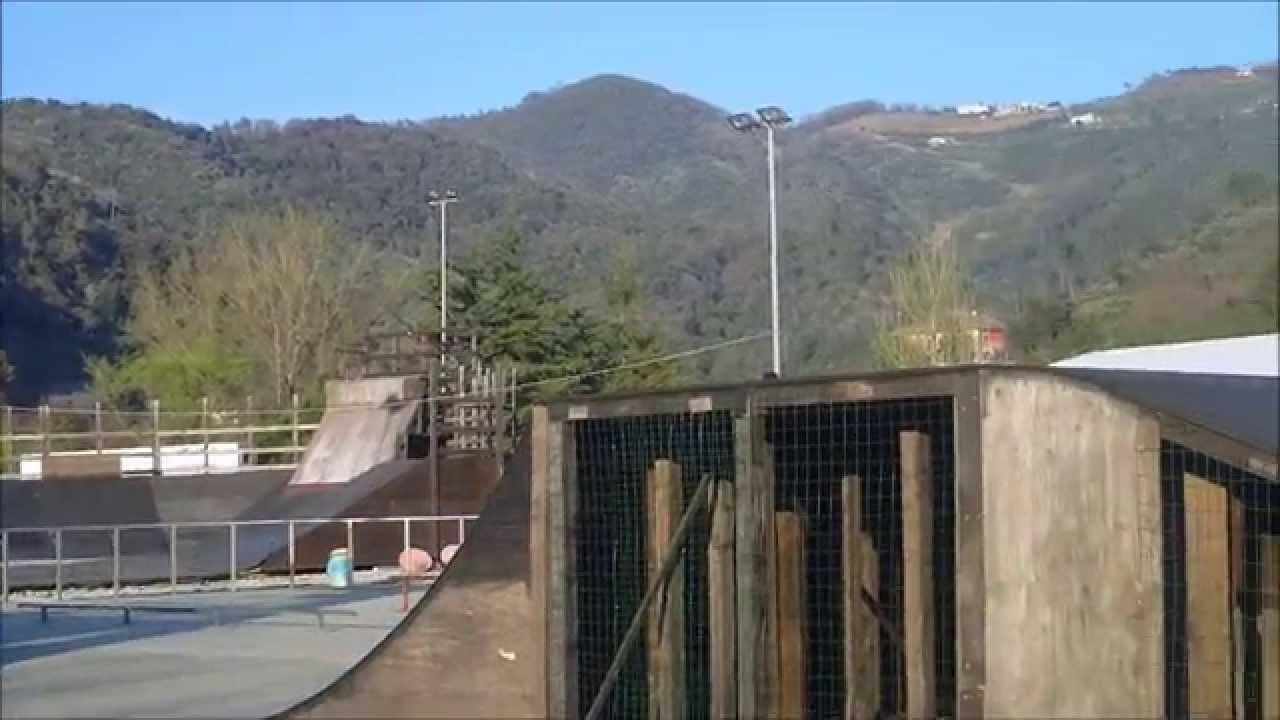 playng with mini mega ramp - YouTube
