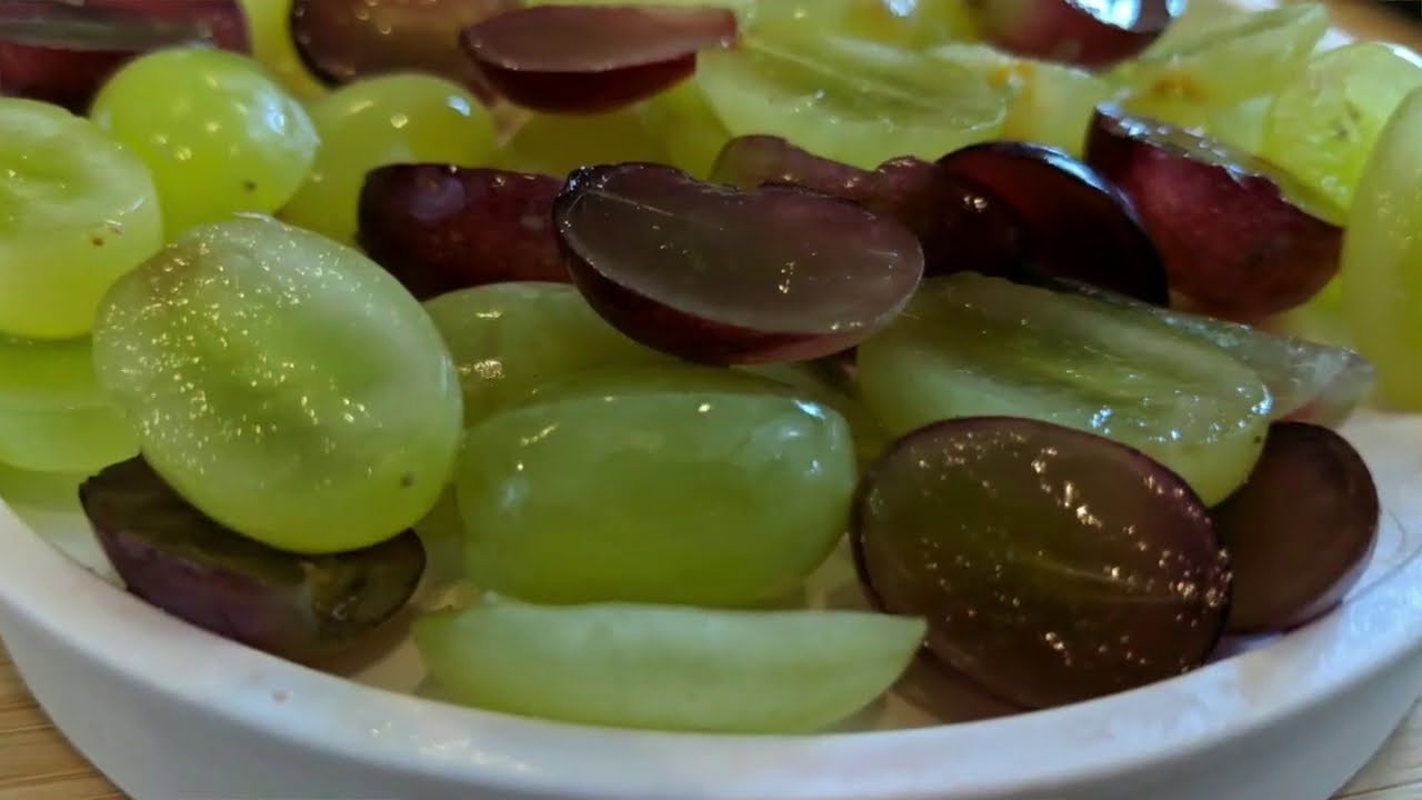 Correct Way to Slice Grapes to Minimize Choking Hazard - YouTube