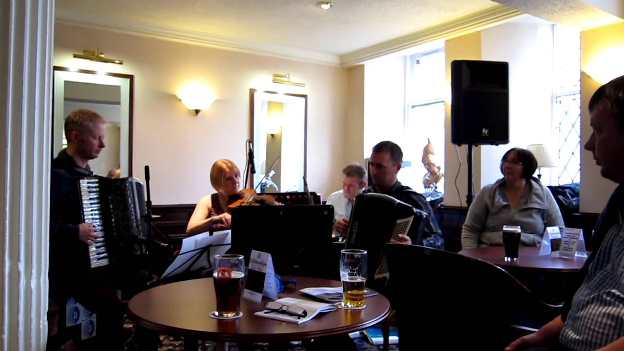 Alasdair MacCuish & his band - YouTube