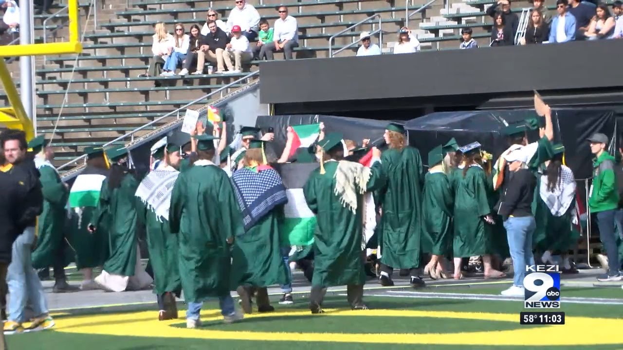 University of Oregon wraps up 147th commencement - YouTube