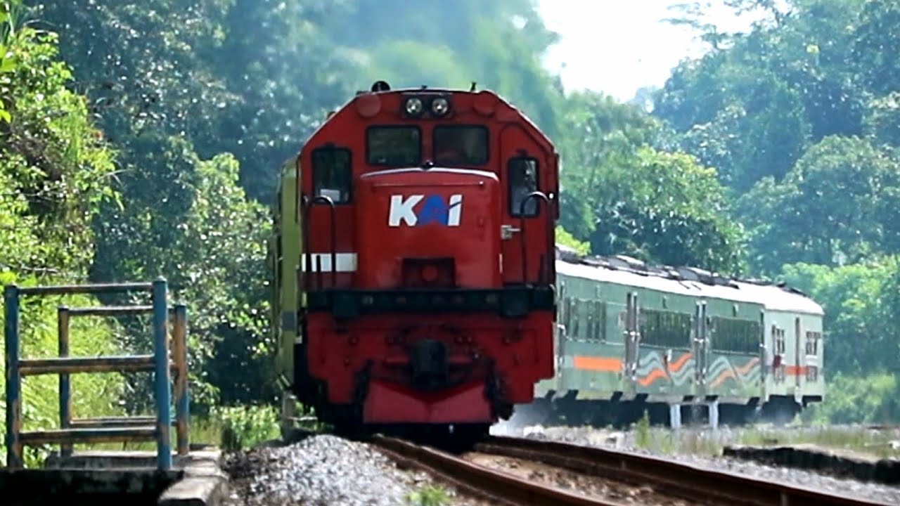 Kereta Api panjang ‼️momen Kereta Api Sawunggalih di Tarik Lokomotif ...