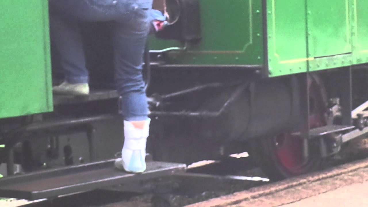 a nice woman with a aircast! - YouTube