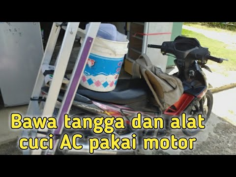 Cara membawa tangga dan perlengkapan cuci AC pakai motor - YouTube