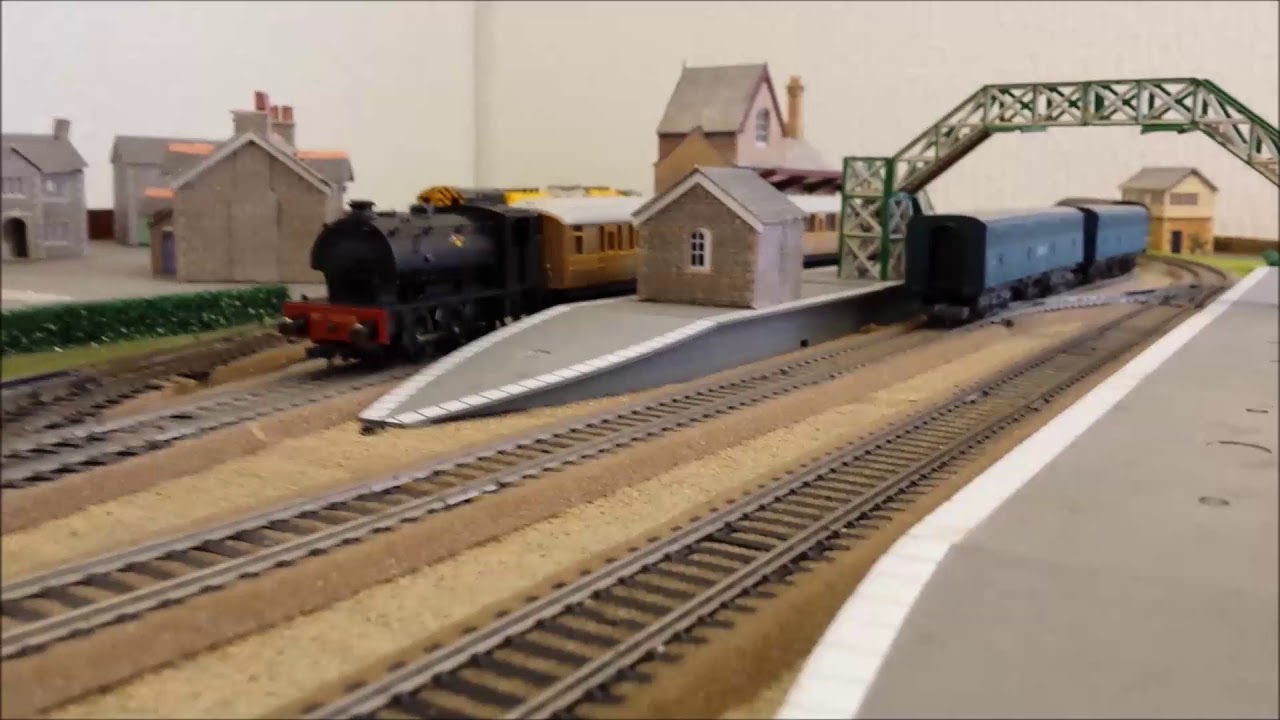 Hornby R2139 Limited Edition BR 2-10-0 Class 9F Locomotive Freight Pack ...