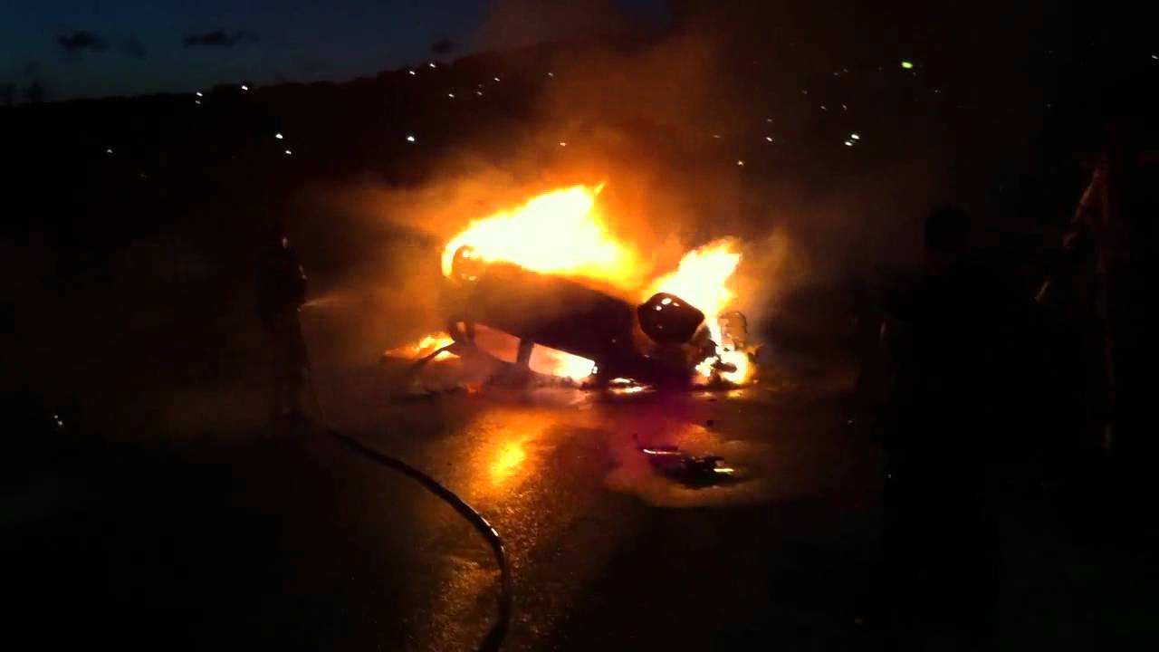 Volkswagen Polo crashed, in Flames Volkswagen Polo στις φλόγες - YouTube