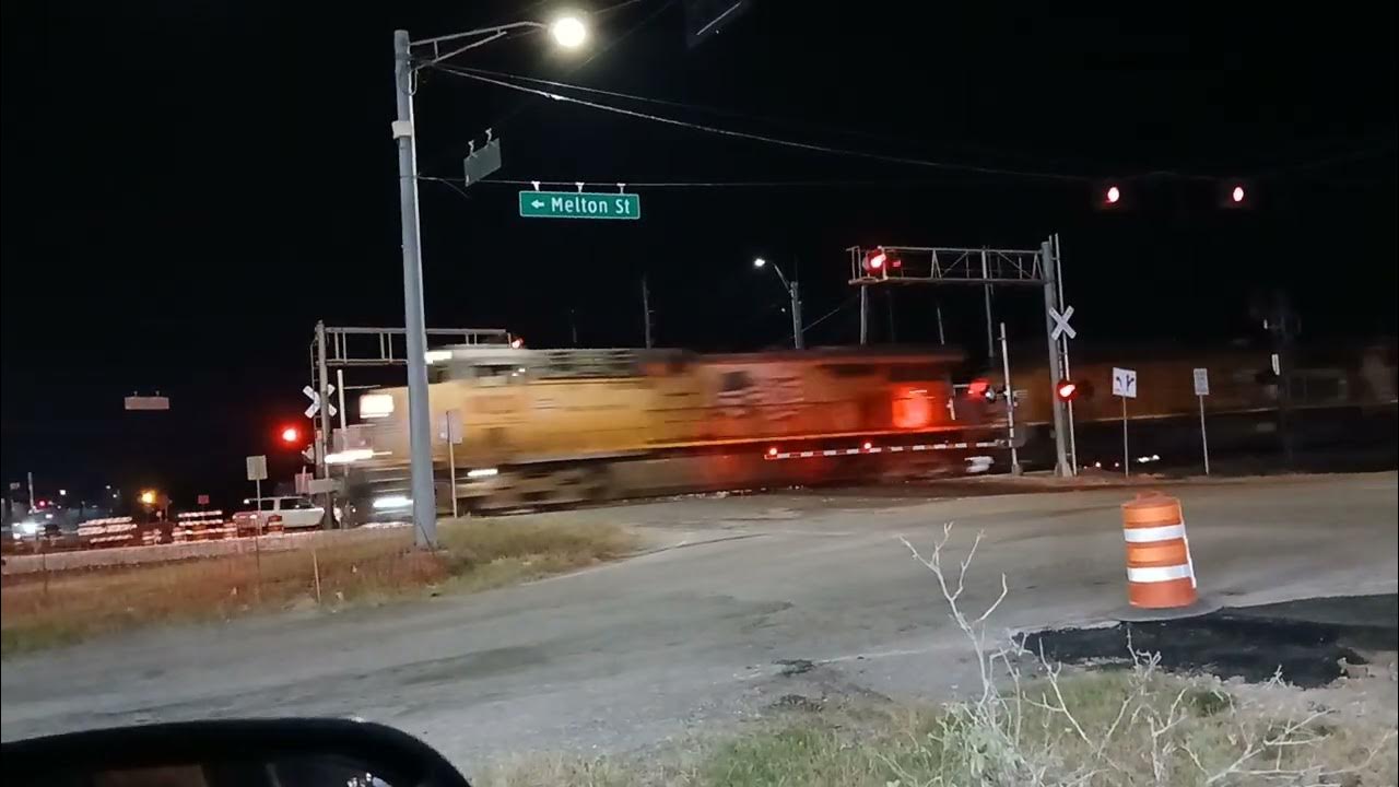 UP 8020 SB Leads Rock Magnolia,Tx - YouTube