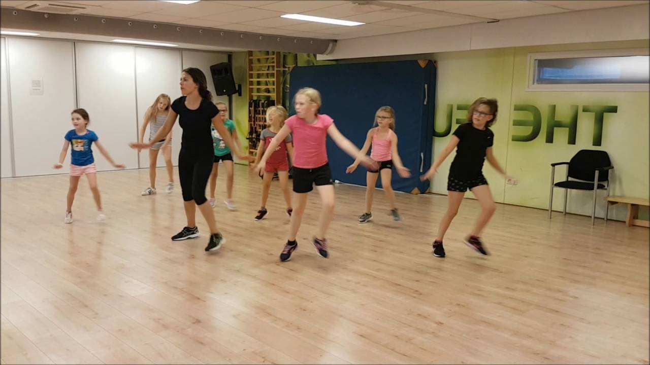 Tati's Dance Agency. Zumba Kids - Spread Love HD - YouTube