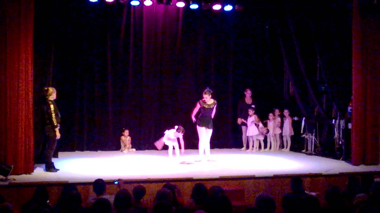 Isabela - Apresentação de ballet do dia das mães 4 - YouTube