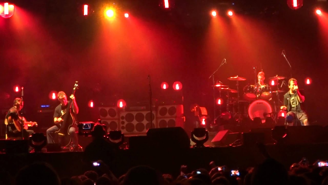 Pearl Jam - Let me sleep live in Trieste 2014 - YouTube