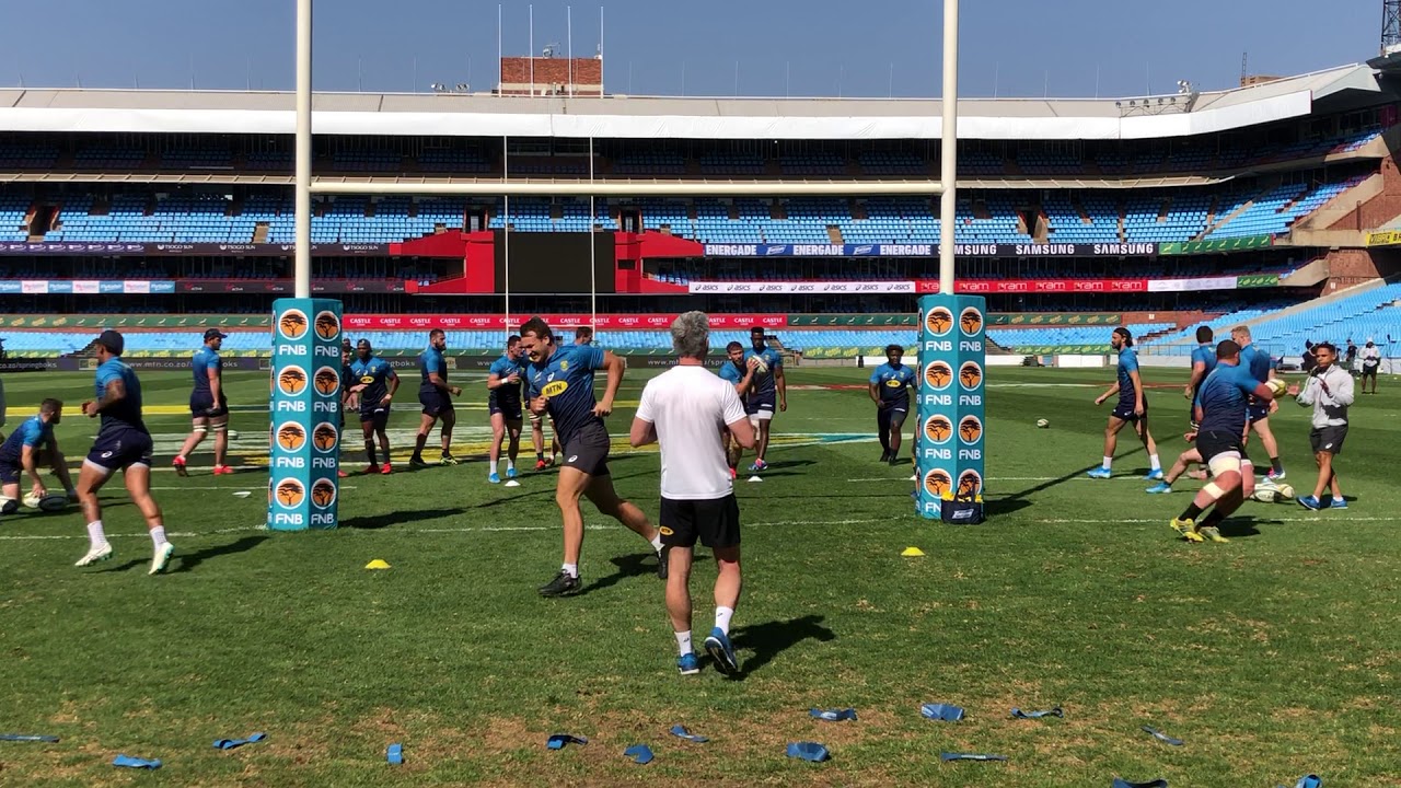 Springboks do passing drill at captain's practice - YouTube