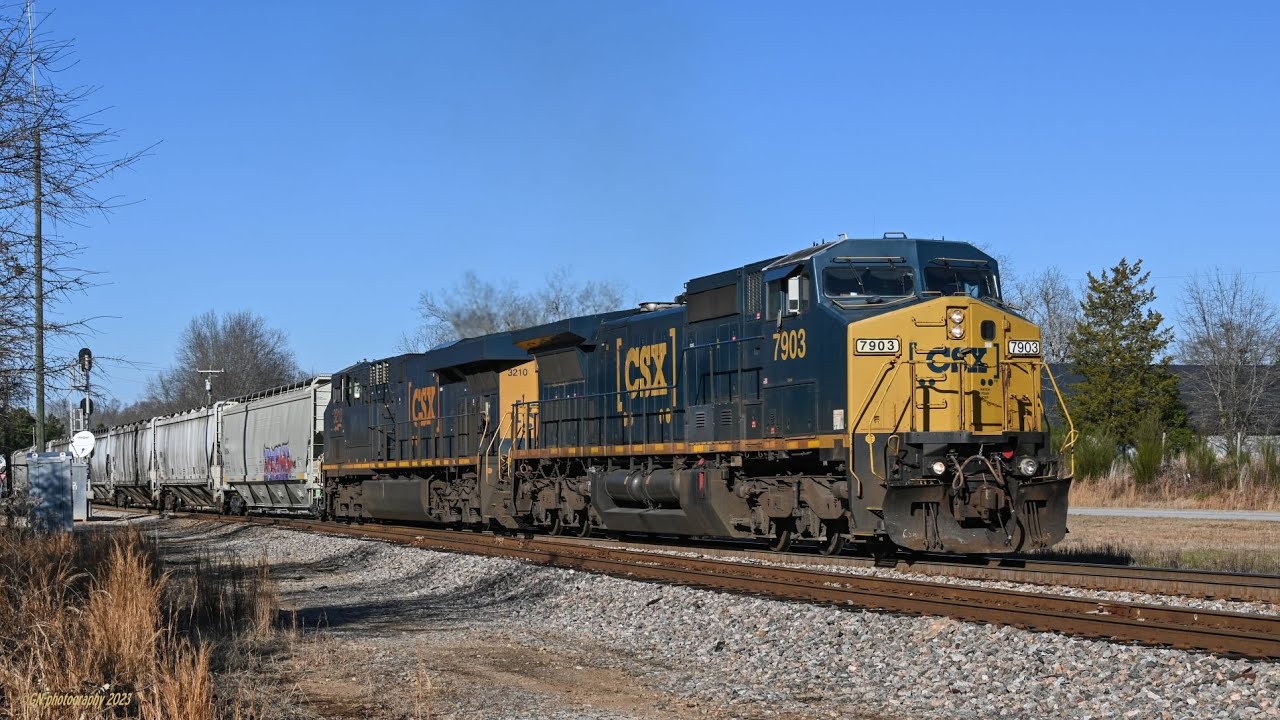 CSX: a mixed freight train near Ora, SC - YouTube