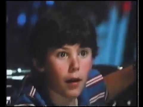 Zwiastuny z kasety VHS od Vision: Lot Nawigatora,  Szampan dla dwojga, Krótkie spięcie czyta Knapik