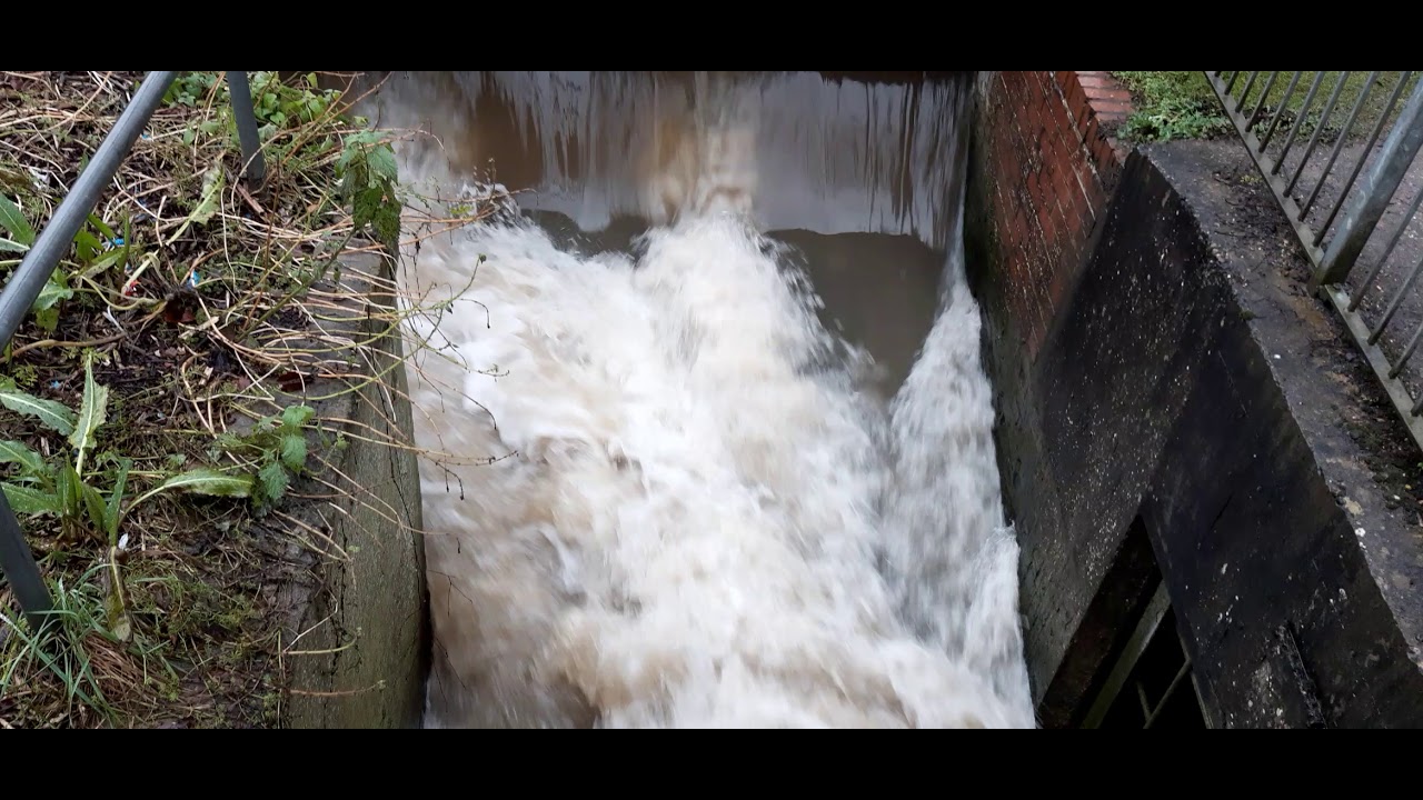 Sheering Mill Lock in flood. - YouTube