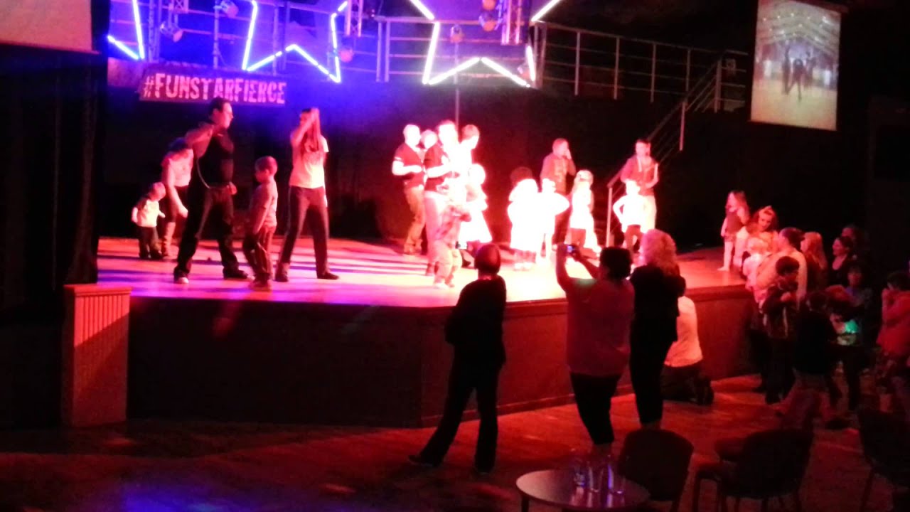 Hafan Y Mor Party Dance - YouTube