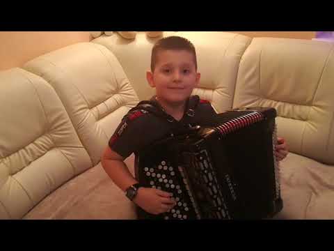 Aca Lazic (8godina) - Bere cura plav jorgovan