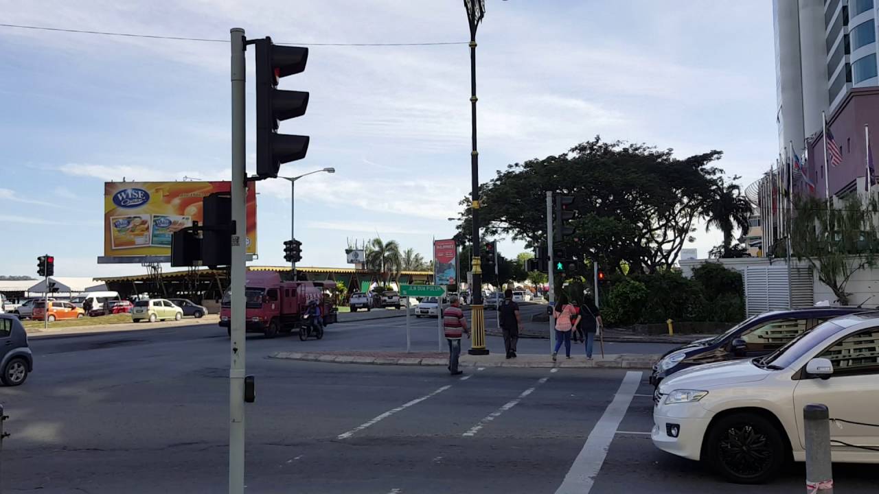 Traffic Light Pedestrian Crossing With Countdown Timer In Kota Kinabalu ...
