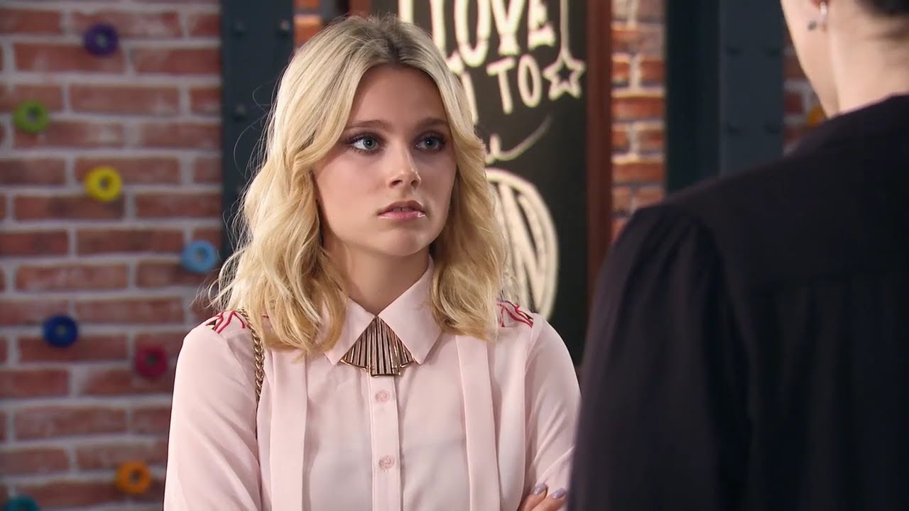 Soy Luna - Juliana echa a Ámbar del Jam & Roller (2x73) HD - YouTube