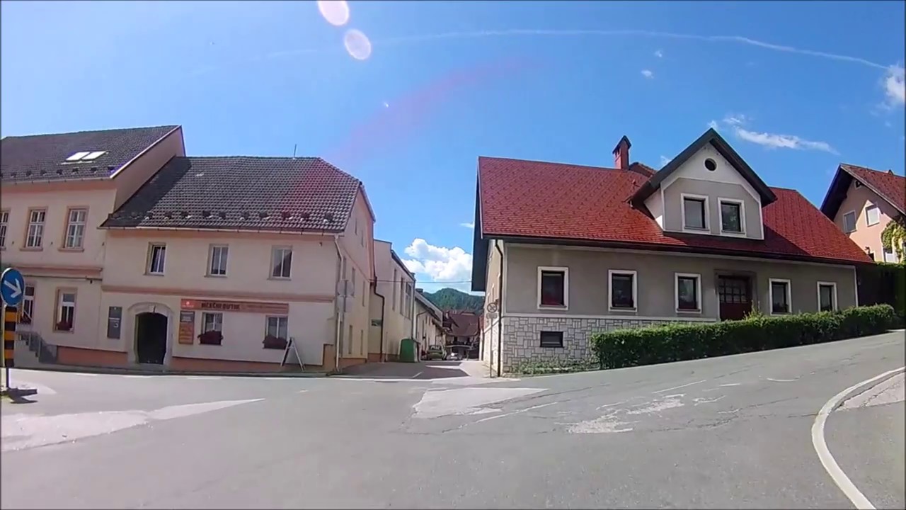 Slovénie Skofja Loka stari grad en moto - YouTube