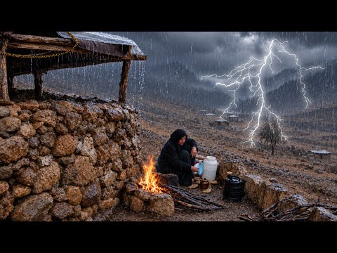 😱🌧️ Zorlu Yağmurlu Bir Gün! | Dağlarda Hayatta Kalmak İçin Mücadele Eden Göçebe Kadın ve Kız