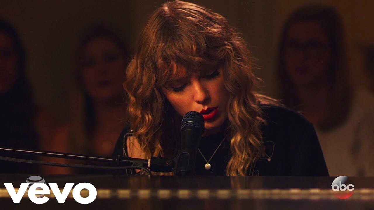 Taylor Swift - New Year's Day | Full Performance Live at Rhode Island ...