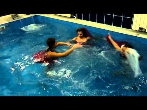 Как девушки в сауне девичник отмечали)