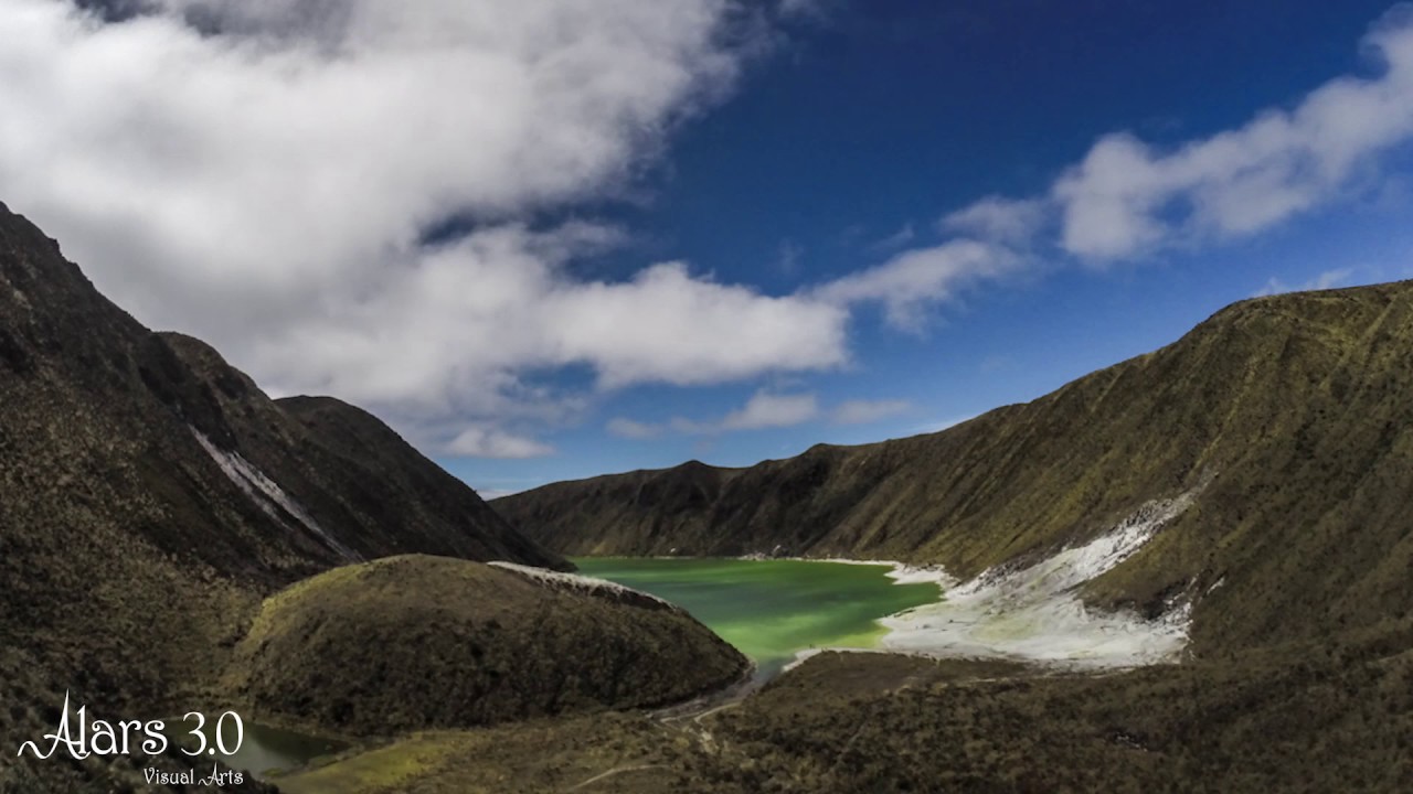 Al interior del crater una Laguna Verde - Volcán Azufral - YouTube