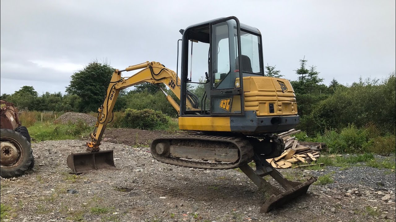 JCB 804 mini digger levelling for a new barn - YouTube