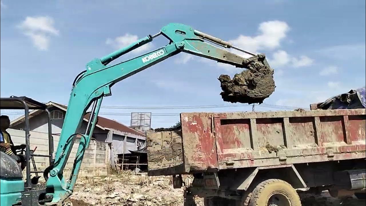 proses muat tanah timbun dengan excavator Kobelco - YouTube