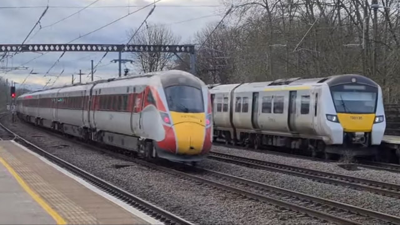 Trains at Huntingdon Station 31/12/2021. - YouTube