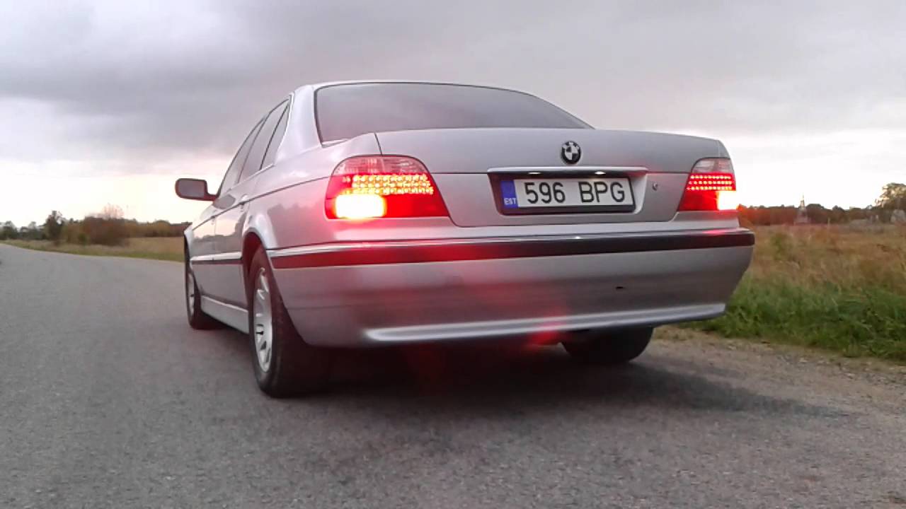 BMW E38 730i V8 straight pipe - YouTube